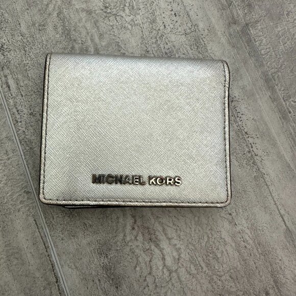 Michael Kors | Bags | Michael Kors Mk Jet Set Saffiano Leather Flap ...